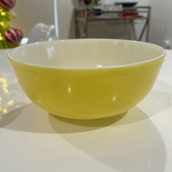 Pyrex | Dining | Vintage Pyrex Large Yellow Mixing Bowl | Poshmark